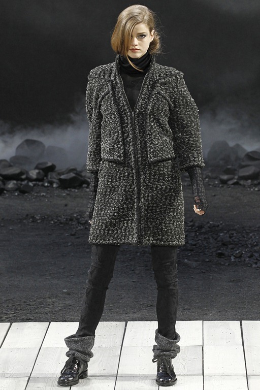 Wearable Trends: Chanel Ready-To-Wear Fall 2011, Paris Fashion Week